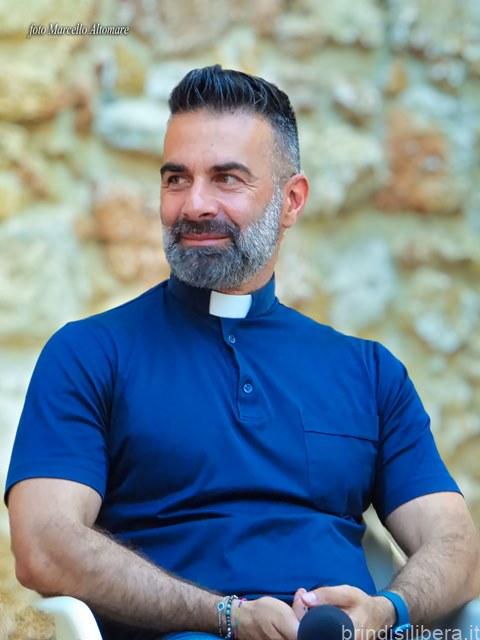 "Il Volontariato ai Tempi dei Social: Incontro con Don Cosimo Schena ...